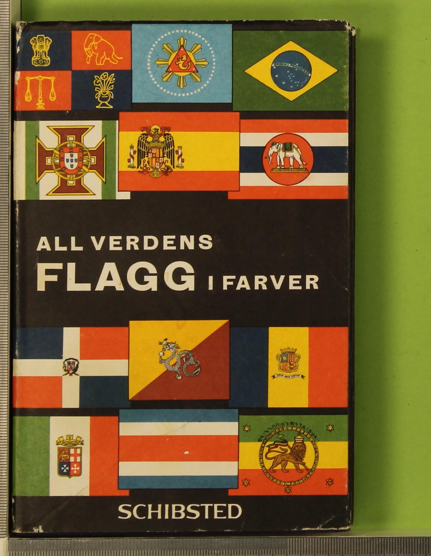 All verdens flagg i farver på Bookis.com