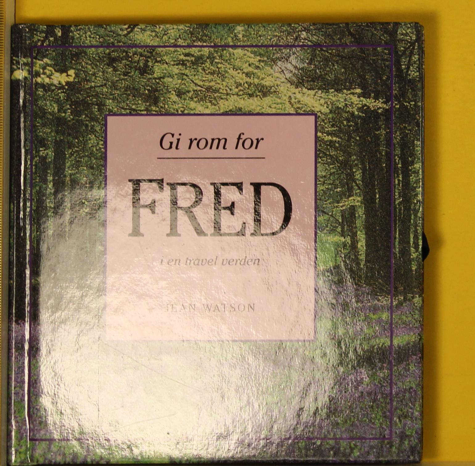 Gi rom for fred i en travel verden på Bookis.com